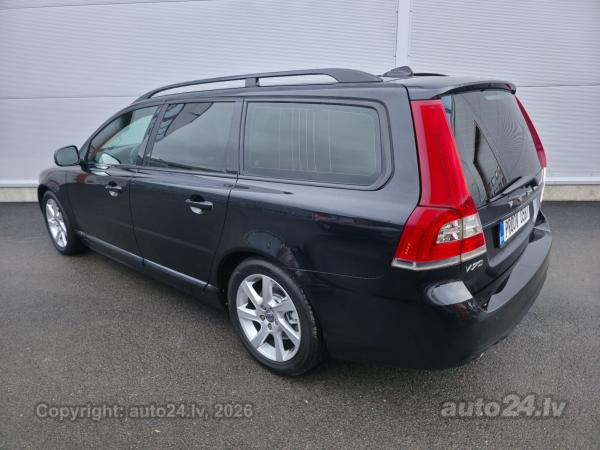 Black Volvo V70 2015 in Tallinn, with an engine capacity of 2.40 L and mileage of 261 thousand km for 9850 €, photo 4 on AUTOMOTO.COM.LV