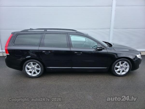 Black Volvo V70 2015 in Tallinn, with an engine capacity of 2.40 L and mileage of 261 thousand km for 9850 €, photo 5 on AUTOMOTO.COM.LV