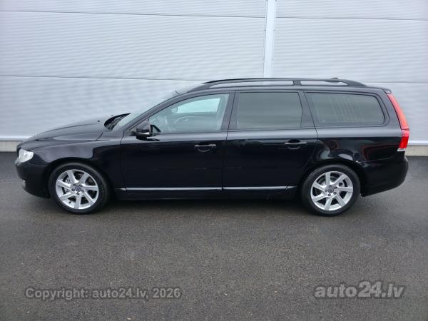 Black Volvo V70 2015 in Tallinn, with an engine capacity of 2.40 L and mileage of 261 thousand km for 9850 €, photo 6 on AUTOMOTO.COM.LV