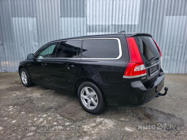Black Volvo V70 2015 in Tallinn, with an engine capacity of 2.00 L and mileage of 242 thousand km for 7650 €, photo 3 on AUTOMOTO.COM.LV