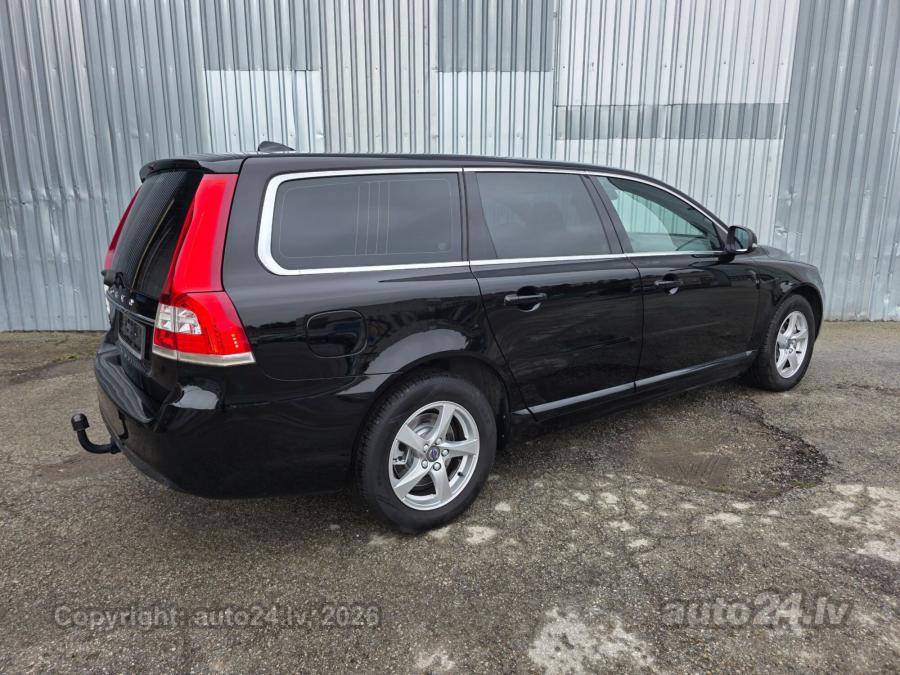 Melns Volvo V70 2015 Tallina, ar dzinēja tilpumu 2.00 L un nobraukumu 242 tūkst. km par 7650 €, foto 5 vietnē AUTOMOTO.COM.LV