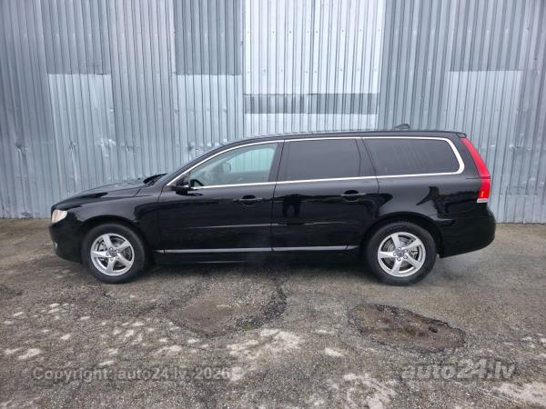 Black Volvo V70 2015 in Tallinn, with an engine capacity of 2.00 L and mileage of 242 thousand km for 7650 €, photo 5 on AUTOMOTO.COM.LV