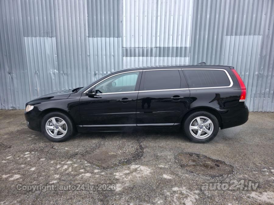 Melns Volvo V70 2015 Tallina, ar dzinēja tilpumu 2.00 L un nobraukumu 242 tūkst. km par 7650 €, foto 6 vietnē AUTOMOTO.COM.LV