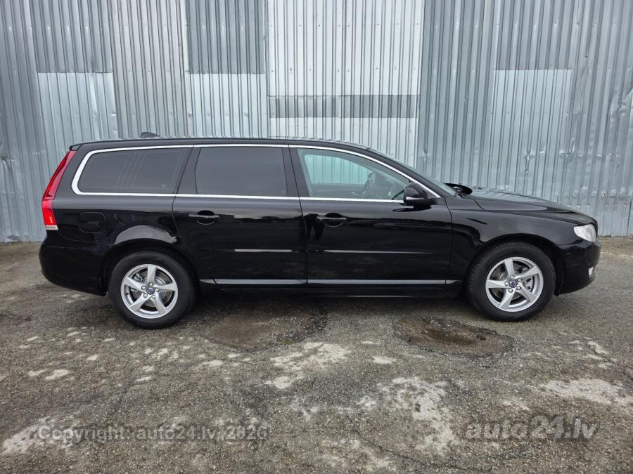 Melns Volvo V70 2015 Tallina, ar dzinēja tilpumu 2.00 L un nobraukumu 242 tūkst. km par 7650 €, foto 7 vietnē AUTOMOTO.COM.LV