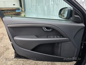 Melns Volvo V70 2015 Tallina, ar dzinēja tilpumu 2.00 L un nobraukumu 242 tūkst. km par 7650 €, foto 24 vietnē AUTOMOTO.COM.LV