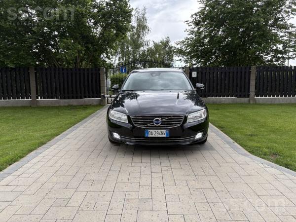Black Volvo V70 2015 in Bauska, with an engine capacity of 2.00 L and mileage of 199 thousand km for 6500 €, photo 2 on AUTOMOTO.COM.LV