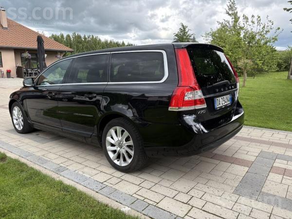Black Volvo V70 2015 in Bauska, with an engine capacity of 2.00 L and mileage of 199 thousand km for 6500 €, photo 4 on AUTOMOTO.COM.LV