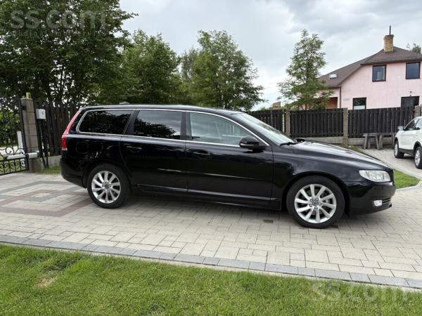 Black Volvo V70 2015 in Bauska, with an engine capacity of 2.00 L and mileage of 199 thousand km for 6500 €, photo 7 on AUTOMOTO.COM.LV