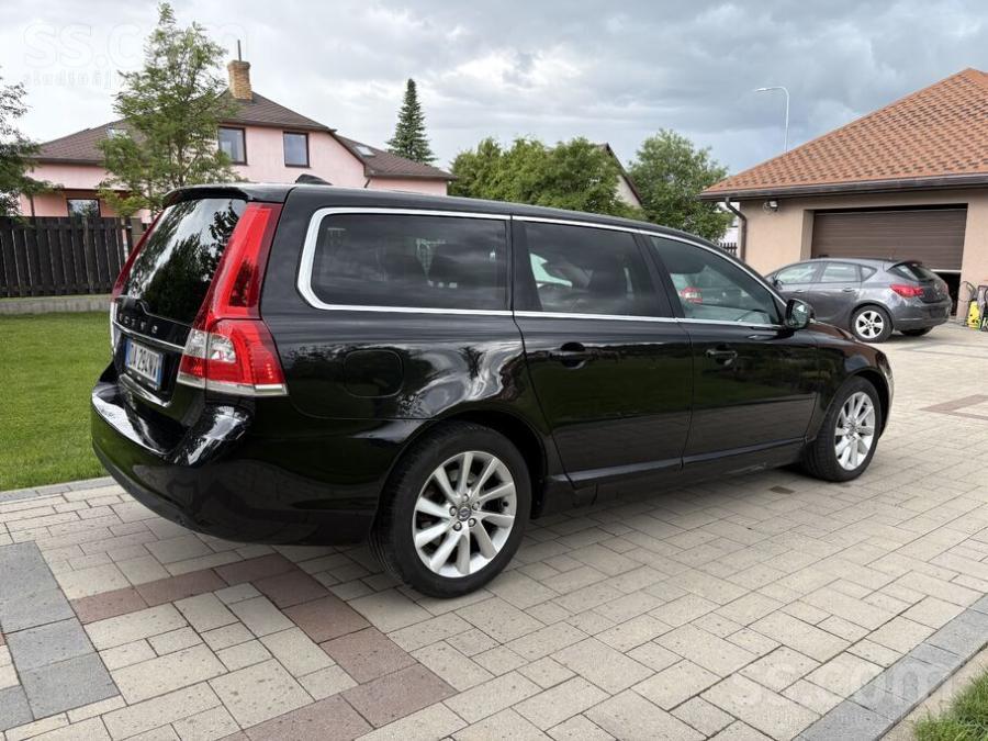 Melns Volvo V70 2015 Bauska, ar dzinēja tilpumu 2.00 L un nobraukumu 199 tūkst. km par 6500 €, foto 9 vietnē AUTOMOTO.COM.LV