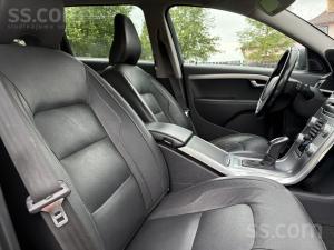 Melns Volvo V70 2015 Bauska, ar dzinēja tilpumu 2.00 L un nobraukumu 199 tūkst. km par 6500 €, foto 12 vietnē AUTOMOTO.COM.LV