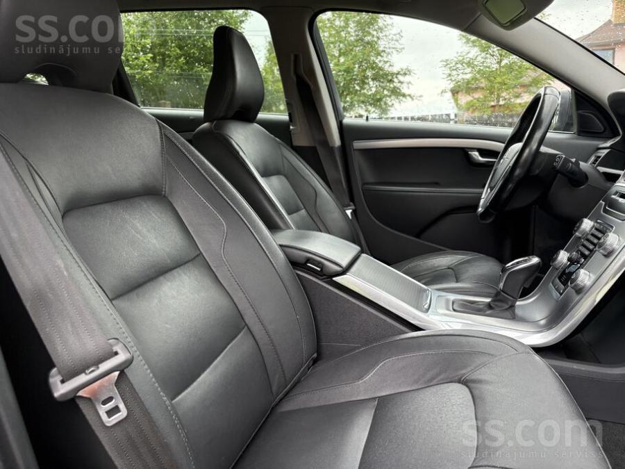 Melns Volvo V70 2015 Bauska, ar dzinēja tilpumu 2.00 L un nobraukumu 199 tūkst. km par 6500 €, foto 12 vietnē AUTOMOTO.COM.LV