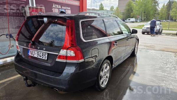 Melns Volvo V70 2015 Daugavpils, ar dzinēja tilpumu 2.00 L un nobraukumu 390 tūkst. km par 5350 €, foto 1 vietnē AUTOMOTO.COM.LV