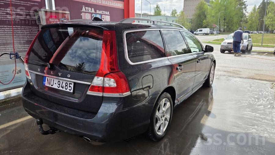 Melns Volvo V70 2015 Daugavpils, ar dzinēja tilpumu 2.00 L un nobraukumu 390 tūkst. km par 5350 €, foto 1 vietnē AUTOMOTO.COM.LV