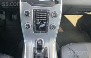 Melns Volvo V70 2015 Daugavpils, ar dzinēja tilpumu 2.00 L un nobraukumu 390 tūkst. km par 5350 €, foto 8 vietnē AUTOMOTO.COM.LV