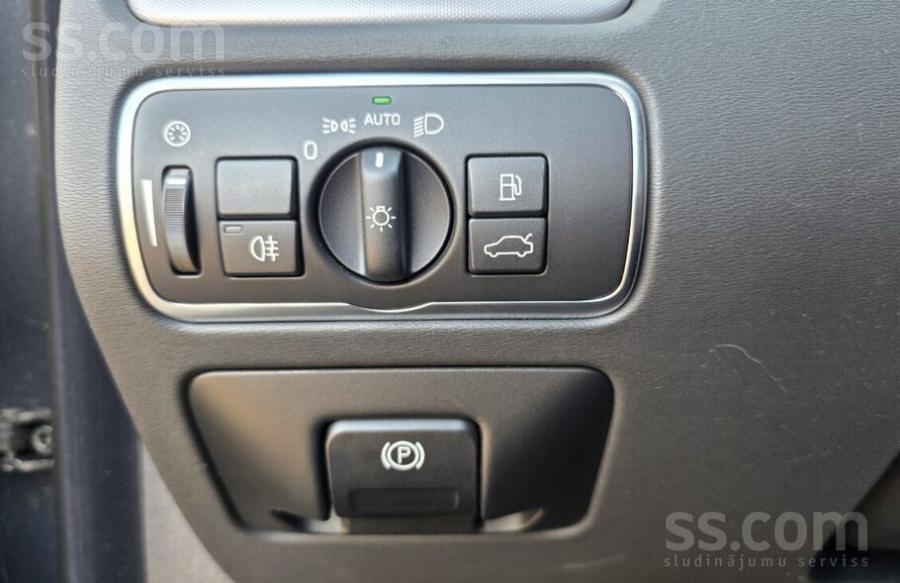 Melns Volvo V70 2015 Daugavpils, ar dzinēja tilpumu 2.00 L un nobraukumu 390 tūkst. km par 5350 €, foto 9 vietnē AUTOMOTO.COM.LV