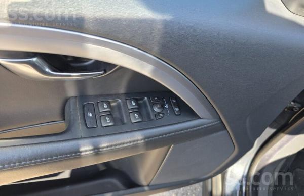 Melns Volvo V70 2015 Daugavpils, ar dzinēja tilpumu 2.00 L un nobraukumu 390 tūkst. km par 5350 €, foto 9 vietnē AUTOMOTO.COM.LV