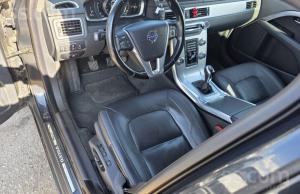 Melns Volvo V70 2015 Daugavpils, ar dzinēja tilpumu 2.00 L un nobraukumu 390 tūkst. km par 5350 €, foto 15 vietnē AUTOMOTO.COM.LV