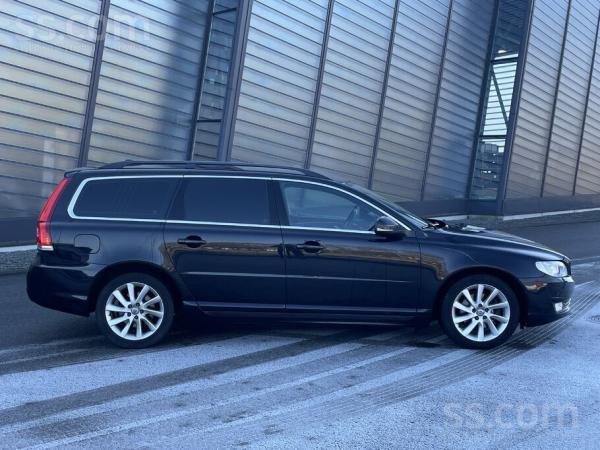 Melns Volvo V70 2015 Liepāja, ar dzinēja tilpumu 2.00 L un nobraukumu 270 tūkst. km par 7900 €, foto 5 vietnē AUTOMOTO.COM.LV