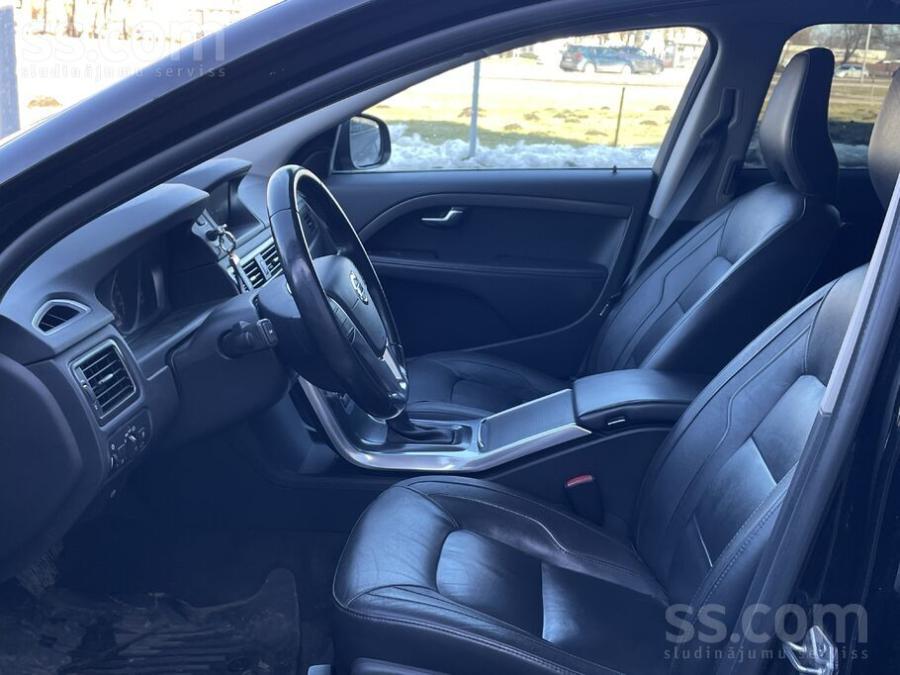 Melns Volvo V70 2015 Liepāja, ar dzinēja tilpumu 2.00 L un nobraukumu 270 tūkst. km par 7900 €, foto 16 vietnē AUTOMOTO.COM.LV