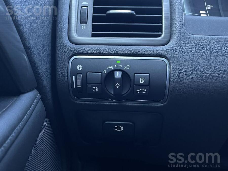 Melns Volvo V70 2015 Liepāja, ar dzinēja tilpumu 2.00 L un nobraukumu 270 tūkst. km par 7900 €, foto 23 vietnē AUTOMOTO.COM.LV