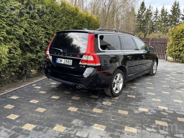 Melns Volvo V70 2015 Jelgava, ar dzinēja tilpumu 2.00 L un nobraukumu 370 tūkst. km par 5600 €, foto 2 vietnē AUTOMOTO.COM.LV
