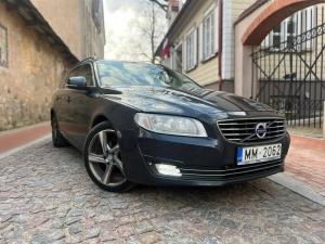 Melns Volvo V70 2015 Cēsis, ar dzinēja tilpumu 2.00 L un nobraukumu 444 tūkst. km par 4990 €, foto  vietnē AUTOMOTO.COM.LV