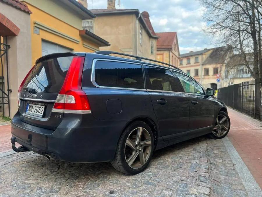 Melns Volvo V70 2015 Cēsis, ar dzinēja tilpumu 2.00 L un nobraukumu 444 tūkst. km par 4990 €, foto 7 vietnē AUTOMOTO.COM.LV