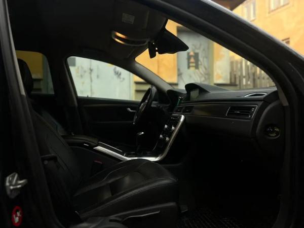 Черный Вольво В70 2015 в Цесис, объемом двигателя 2.00 л и пробегом 444 тыс. км за 4990 €, фото 9 на AUTOMOTO.COM.LV