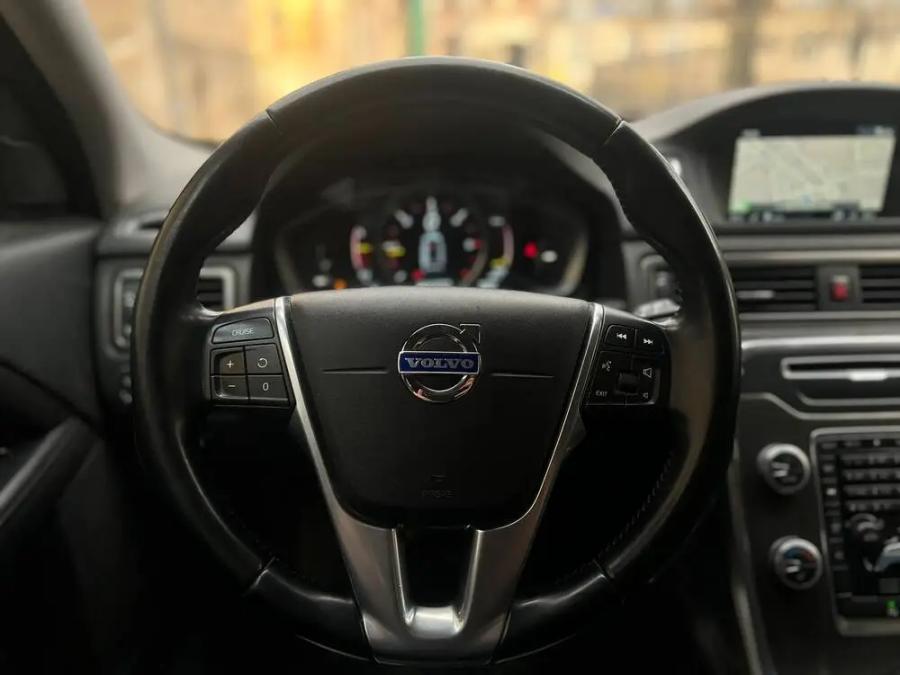 Melns Volvo V70 2015 Cēsis, ar dzinēja tilpumu 2.00 L un nobraukumu 444 tūkst. km par 4990 €, foto 13 vietnē AUTOMOTO.COM.LV