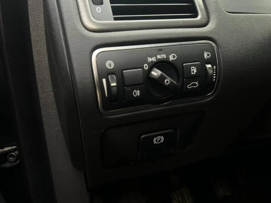 Melns Volvo V70 2015 Cēsis, ar dzinēja tilpumu 2.00 L un nobraukumu 444 tūkst. km par 4990 €, foto 16 vietnē AUTOMOTO.COM.LV