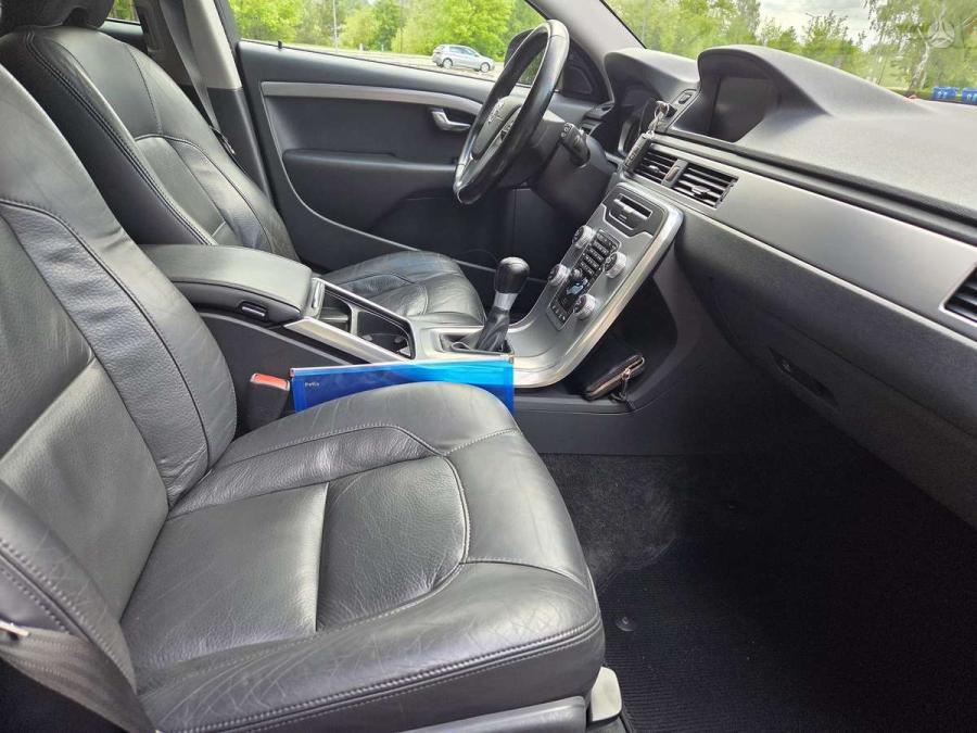 Melns Volvo V70 2015 Kauņa, ar dzinēja tilpumu 1.98 L un nobraukumu 290 tūkst. km par 8900 €, foto 20 vietnē AUTOMOTO.COM.LV