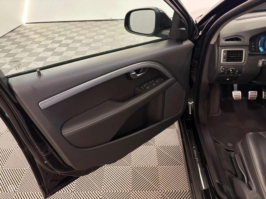 Melns Volvo V70 2015 Marijampole, ar dzinēja tilpumu 1.98 L un nobraukumu 246 tūkst. km par 6999 €, foto 27 vietnē AUTOMOTO.COM.LV