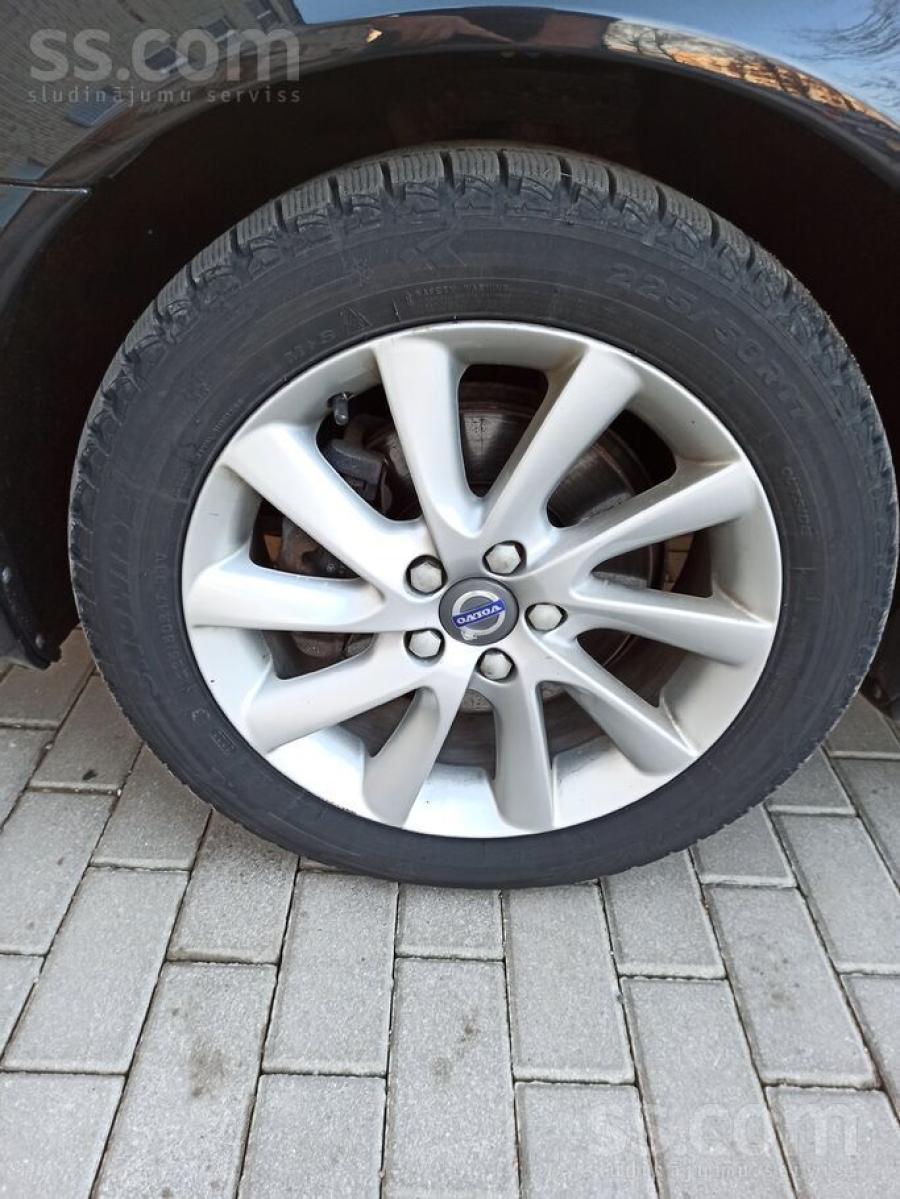 Black Volvo V70 2015 in Liepaja, with an engine capacity of 2.00 L and mileage of 335 thousand km for 6000 €, photo 8 on AUTOMOTO.COM.LV