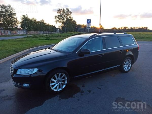 Melns Volvo V70 2015 Liepāja, ar dzinēja tilpumu 2.00 L un nobraukumu 335 tūkst. km par 6000 €, foto 10 vietnē AUTOMOTO.COM.LV