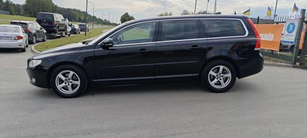Black Volvo V70 2015 in Kaunas, with an engine capacity of 1.97 L and mileage of 236 thousand km for 5999 €, photo 2 on AUTOMOTO.COM.LV