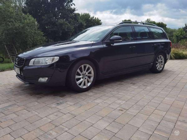 Black Volvo V70 2015 in Ukmerge, with an engine capacity of 1.97 L and mileage of 310 thousand km for 6200 €, photo 1 on AUTOMOTO.COM.LV