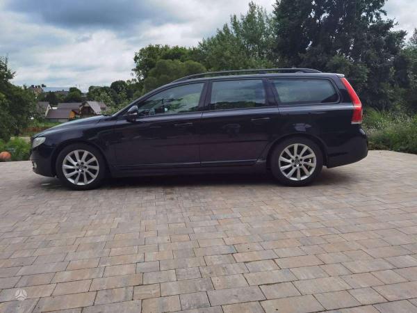 Black Volvo V70 2015 in Ukmerge, with an engine capacity of 1.97 L and mileage of 310 thousand km for 6200 €, photo 3 on AUTOMOTO.COM.LV