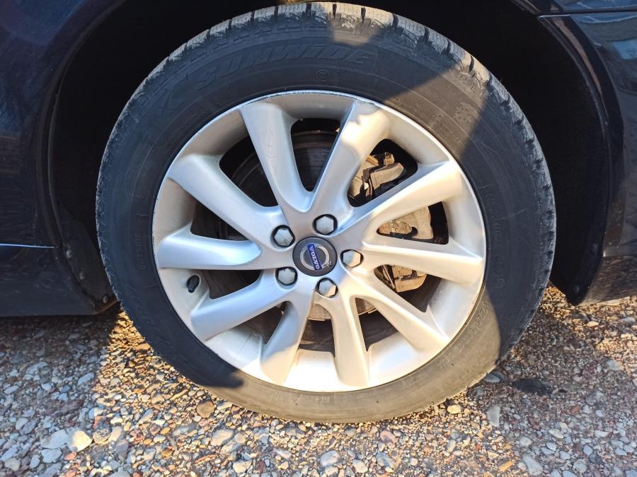 Black Volvo V70 2015 in Liepaja, with an engine capacity of 2.00 L and mileage of 340 thousand km for 5800 €, photo 7 on AUTOMOTO.COM.LV