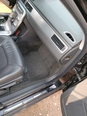 Black Volvo V70 2015 in Liepaja, with an engine capacity of 2.00 L and mileage of 340 thousand km for 5800 €, photo 9 on AUTOMOTO.COM.LV