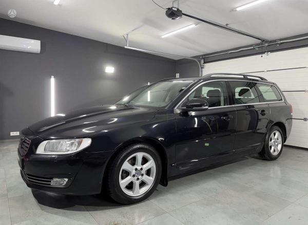 Black Volvo V70 2015 in Utena, with an engine capacity of 1.98 L and mileage of 334 thousand km for 7450 €, photo 1 on AUTOMOTO.COM.LV