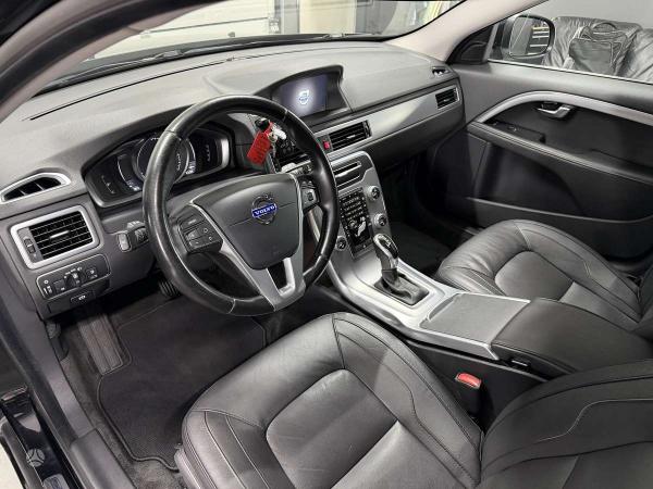 Black Volvo V70 2015 in Utena, with an engine capacity of 1.98 L and mileage of 334 thousand km for 7450 €, photo 5 on AUTOMOTO.COM.LV