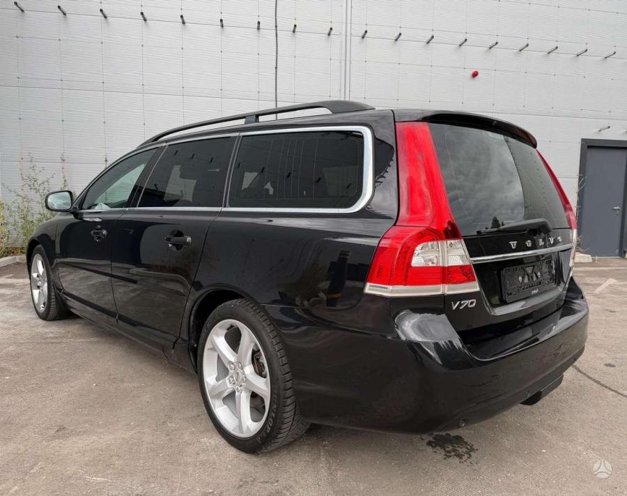 Melns Volvo V70 2015 Utena, ar dzinēja tilpumu 1.98 L un nobraukumu 330 tūkst. km par 7650 €, foto 7 vietnē AUTOMOTO.COM.LV