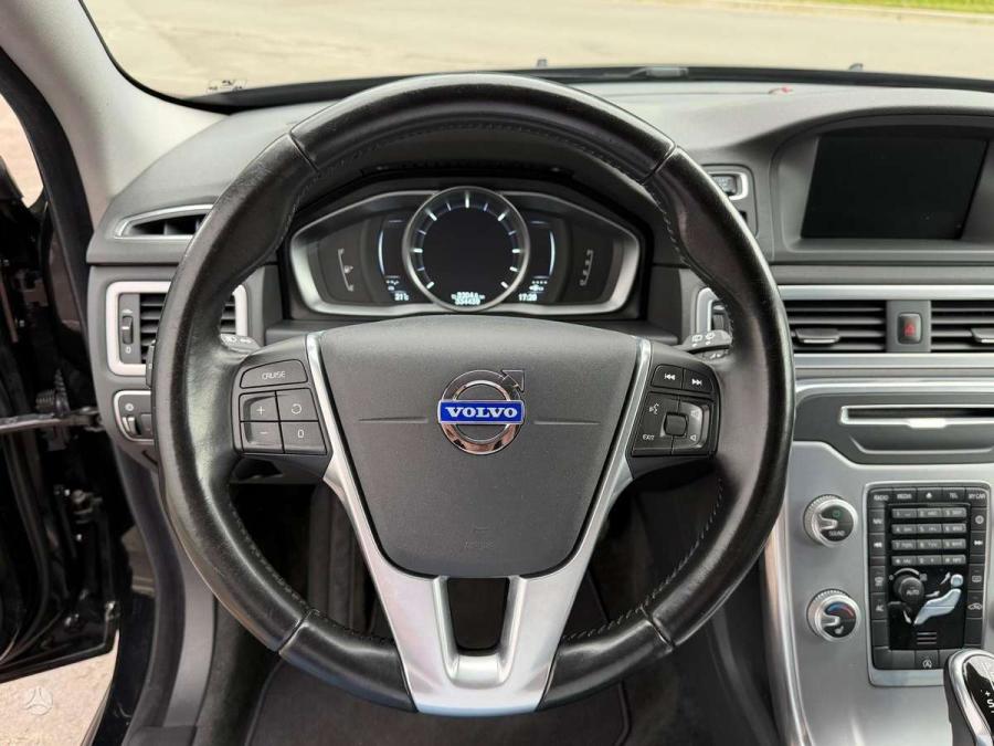 Melns Volvo V70 2015 Utena, ar dzinēja tilpumu 1.98 L un nobraukumu 330 tūkst. km par 7650 €, foto 12 vietnē AUTOMOTO.COM.LV