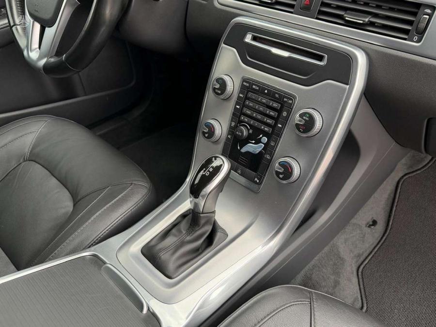 Melns Volvo V70 2015 Utena, ar dzinēja tilpumu 1.98 L un nobraukumu 330 tūkst. km par 7650 €, foto 13 vietnē AUTOMOTO.COM.LV