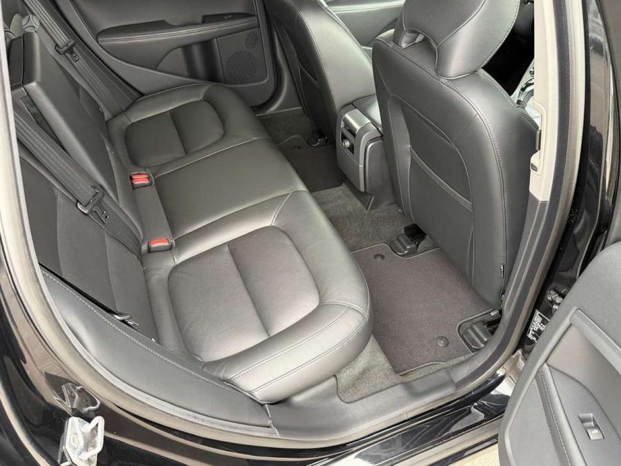 Melns Volvo V70 2015 Utena, ar dzinēja tilpumu 1.98 L un nobraukumu 330 tūkst. km par 7650 €, foto 18 vietnē AUTOMOTO.COM.LV