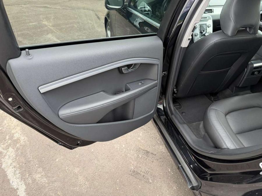 Melns Volvo V70 2015 Utena, ar dzinēja tilpumu 1.98 L un nobraukumu 330 tūkst. km par 7650 €, foto 20 vietnē AUTOMOTO.COM.LV