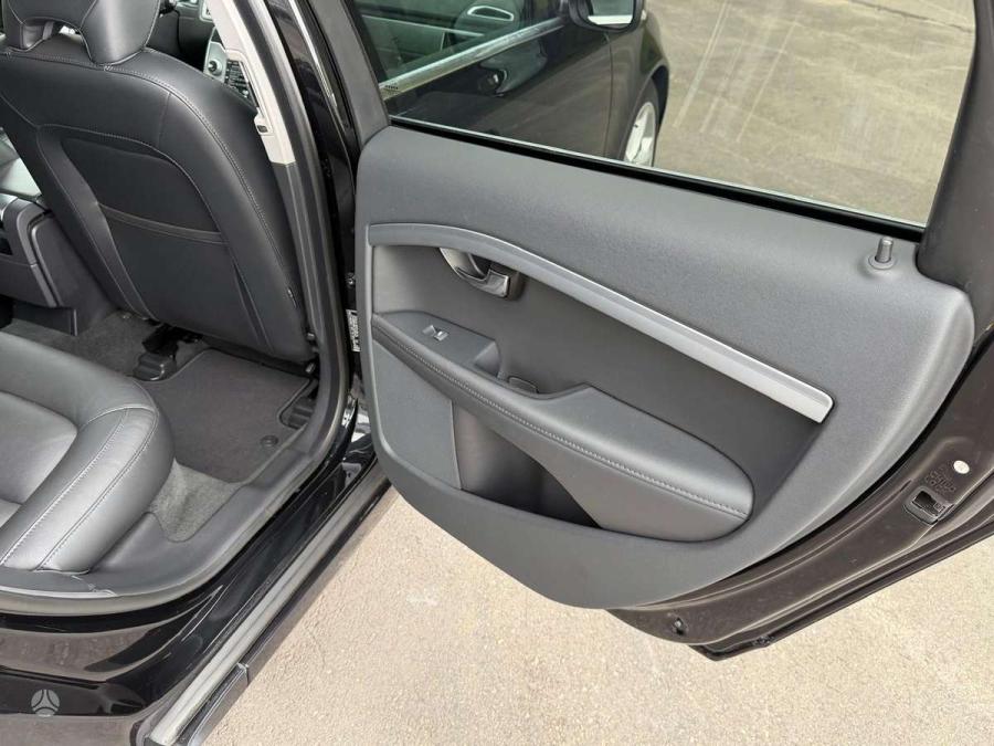 Melns Volvo V70 2015 Utena, ar dzinēja tilpumu 1.98 L un nobraukumu 330 tūkst. km par 7650 €, foto 21 vietnē AUTOMOTO.COM.LV