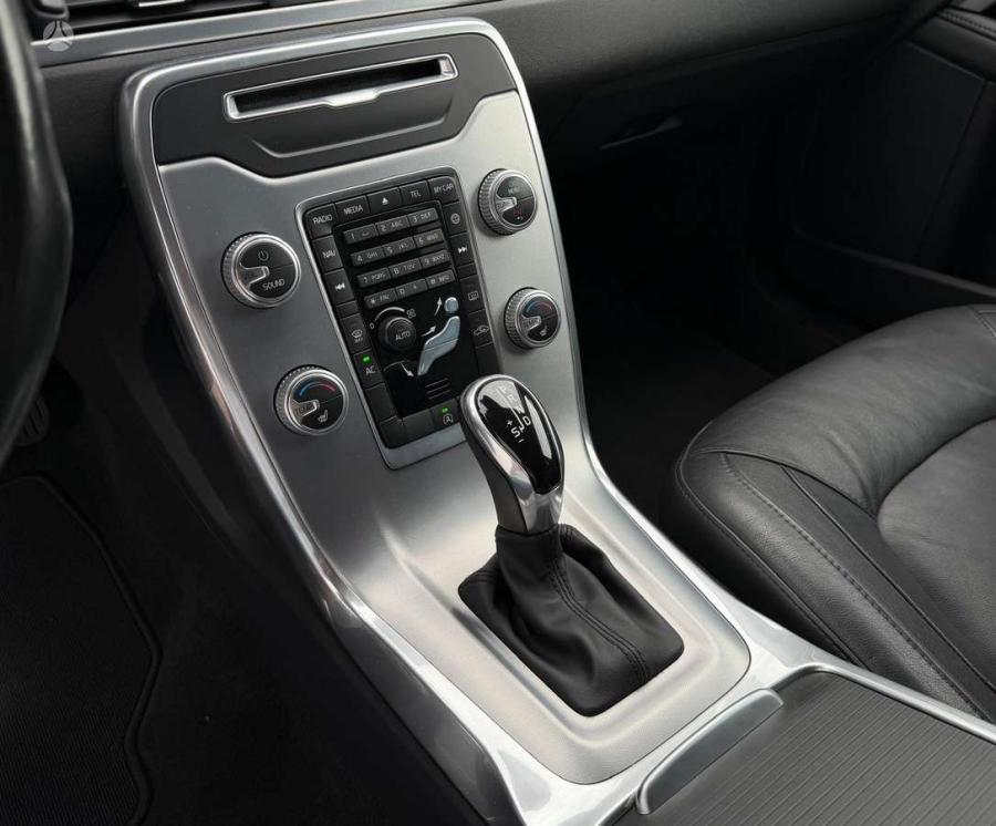Melns Volvo V70 2015 Utena, ar dzinēja tilpumu 1.98 L un nobraukumu 330 tūkst. km par 7650 €, foto 24 vietnē AUTOMOTO.COM.LV