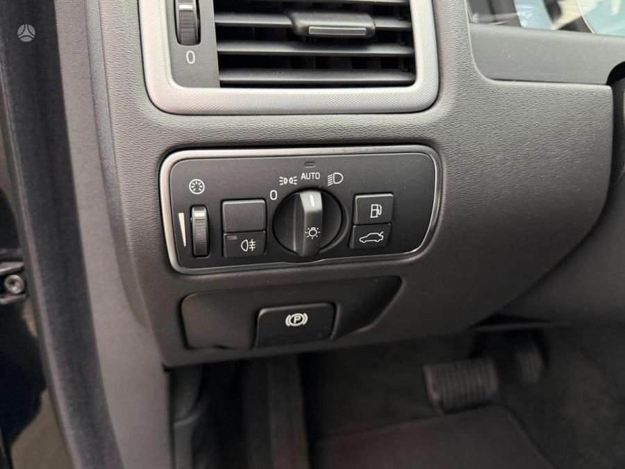 Melns Volvo V70 2015 Utena, ar dzinēja tilpumu 1.98 L un nobraukumu 330 tūkst. km par 7650 €, foto 36 vietnē AUTOMOTO.COM.LV