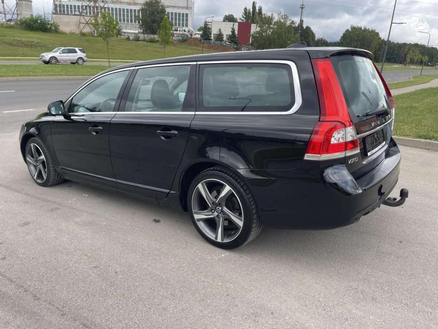 Black Volvo V70 2015 in Kaunas, with an engine capacity of 1.97 L and mileage of 268 thousand km for 7250 €, photo 11 on AUTOMOTO.COM.LV